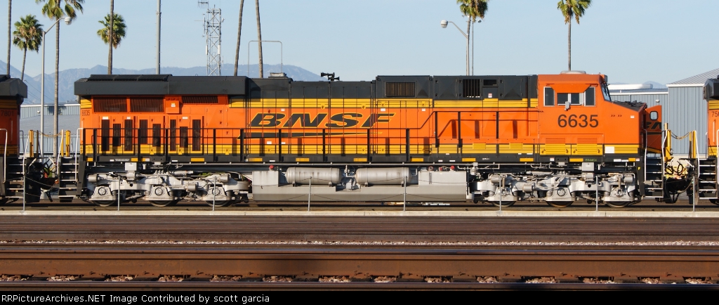 BNSF 6635